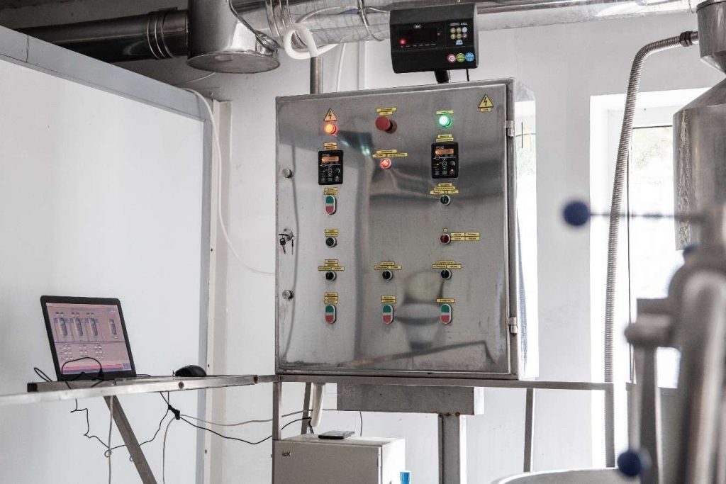 4 Reasons to Have a Commercial Electrical Panel Upgrade